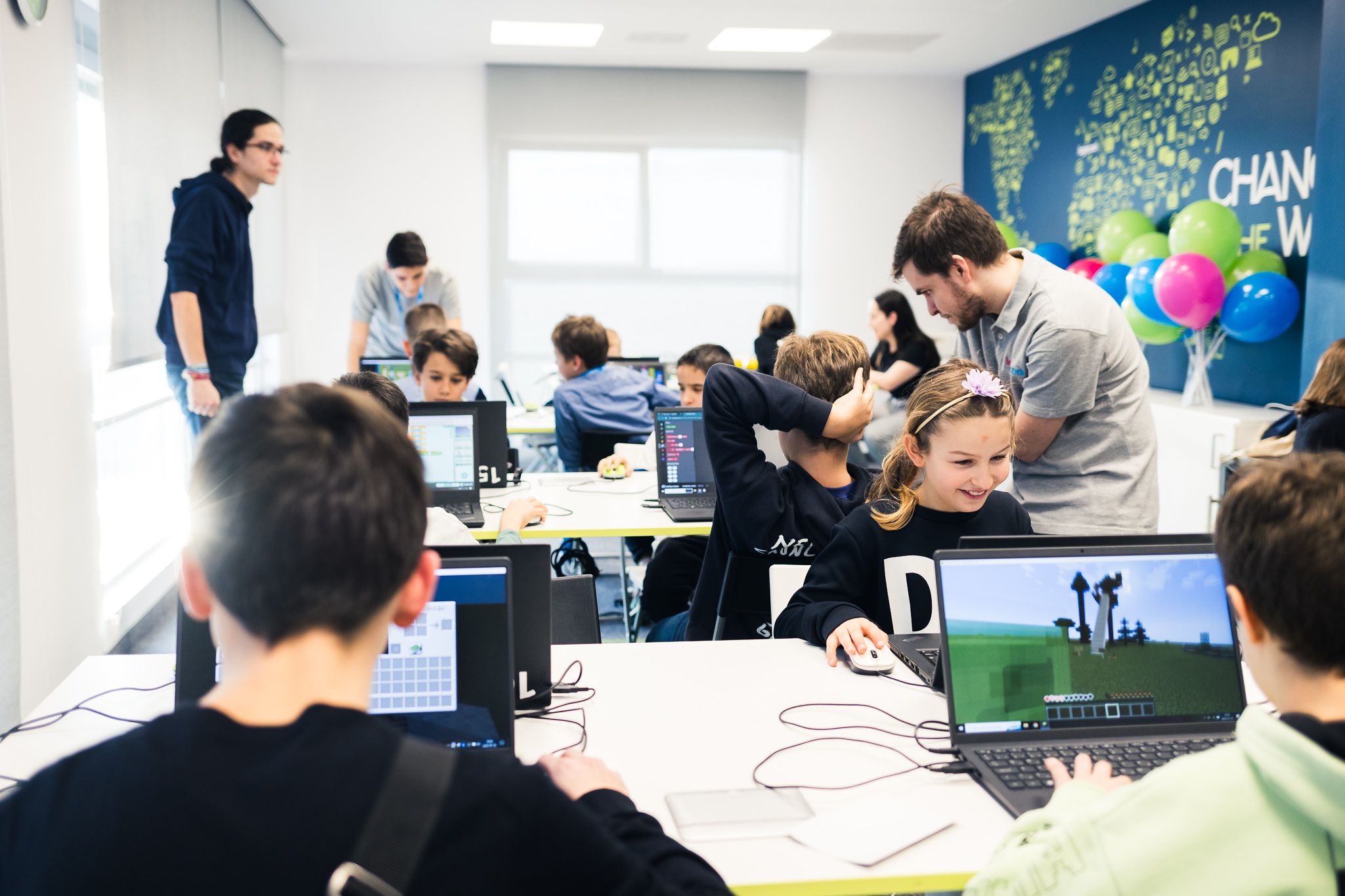 A Logiscool 11. születésnapját nemzetközi elismerésekkel ünnepli ...